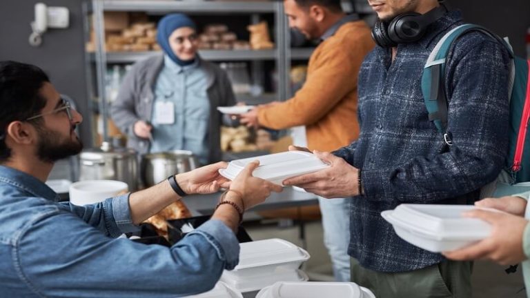 Global Giving: How Different Cultures and Religions Embrace Charity ...